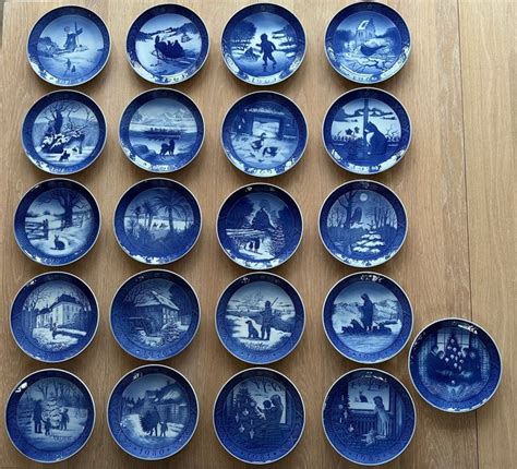 Royal Copenhagen Kai Lange Sequential Set Of 21 Vintage Danish