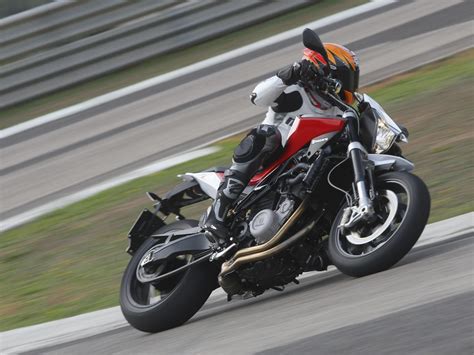 Presentación Husqvarna Nuda 900 900 R Pásión negra Noticias motos net