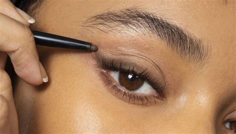 Doe Eyes Beauty Trend What S All The Fuss About Newshub