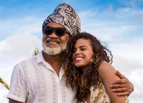 Jornal Correio Pai E Filha Carlinhos Brown E Clara Buarque Fazem