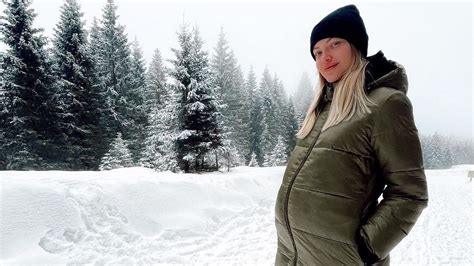 Cheyenne Ochsenknecht postet süße Babybauch Bilder im Schnee