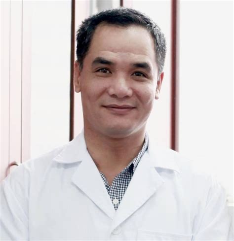 Bác sĩ Tâm lý trị liệu Nguyễn Hồng Bách Bất kỳ ai cũng có thể rơi vào