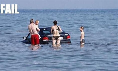 20 Of The Most Awkward Beach Moments Ever Captured