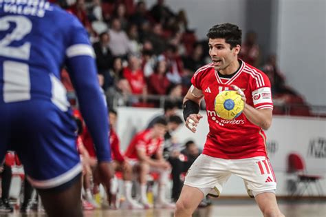 Campeonato Placard Andebol Fc Porto Vence Na Luz E Segue Na Luta