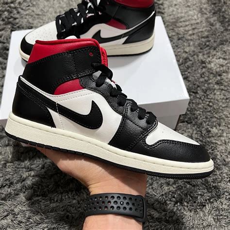 Air Jordan 1 Mid Gym Red Panda W BQ6472 061 SneakerMood Ihr