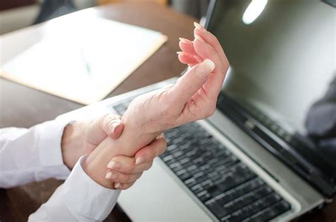 Zespół cieśni nadgarstka przyczyny objawy leczenie WP abcZdrowie