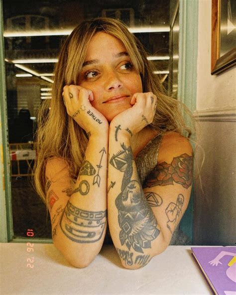 Carolina Deslandes Mostra Novo Namorado E Assume Presente De Natal
