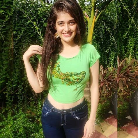 Who Else Wants To See Her Navel So Badly Scrolller