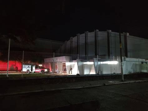 Cortocircuito en una lámpara provoca incendio en el Gimnasio Omega de