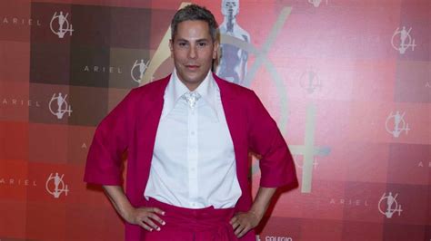 Christian Chávez de RBD es criticado por usar traje de charro rosa