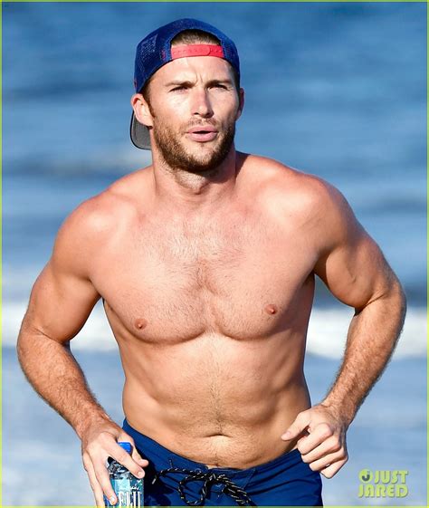 Scott Eastwood Goes Shirtless For A Run Along The Beach Photo 3940576