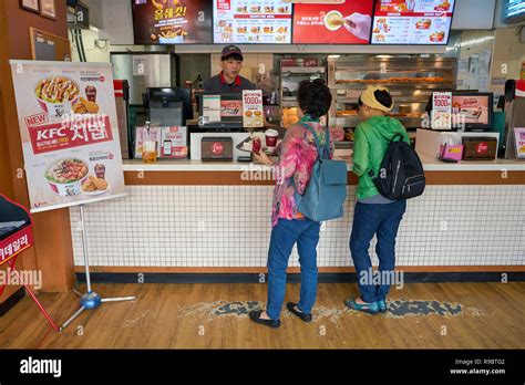 Kfc counter Fotos und Bildmaterial in hoher Auflösung Seite 2 Alamy