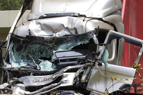 A mesma coisa que caísse uma pedra do céu diz motorista de caminhão