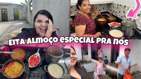 TODA FAMÍLIA ALMOÇANDO NA CASA DA MÁRCIATUDO GOSTOSO FEITO CARINHO