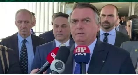 Defesa de Bolsonaro questiona STF sobre vazamento do relatório de