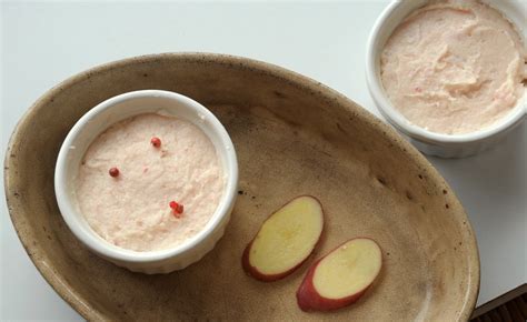 Mousse de rouget barbet au coulis de poivron rouge Cuisine à l ouest