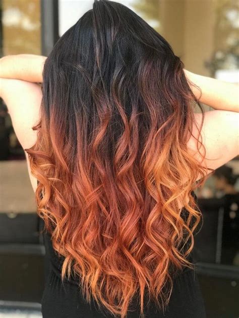 Balayage cuivré sur brune nuances tendance à porter en été 2021