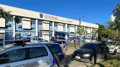 Mulher é assassinada golpes de faca e companheiro é preso