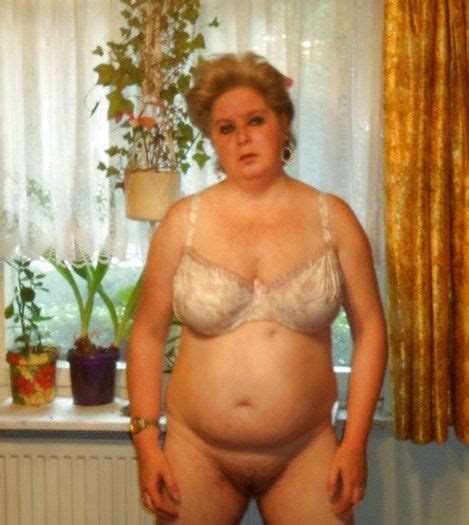Jeder soll mich mit nackter Scheide sehen können Bild pics4men