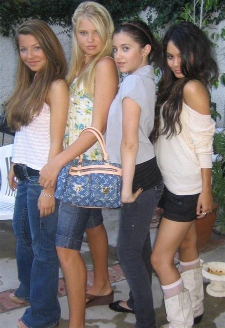 Vanessa Hudgens Kissing Alexa Nikolas Telegraph