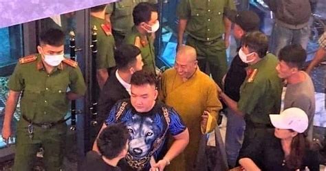TP HCM chỉ đạo công an làm rõ vụ người đàn ông mặc đồ nhà sư vào quán