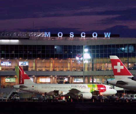 INCIDENT AVIATIC Două avioane de pasageri s au CIOCNIT pe aeroportul
