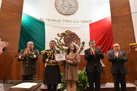Develan En Muro De Honor Letras Doradas Del 200 Aniversario Del HCM