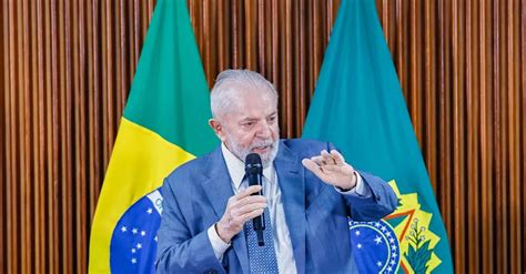 Governo Lula Lula volta a criticar o BC Não pode estar a serviço do