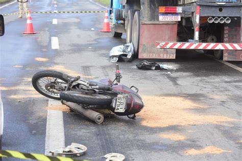 A Gazeta Motociclista Morre Na Br Em Acidente Caminh O Na Serra