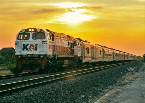 Jalur Kereta Api Dengan View Paling Epik Di Indonesia