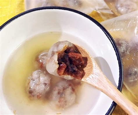Chè bột lọc heo quay đặc sản có một không hai ở xứ Huế