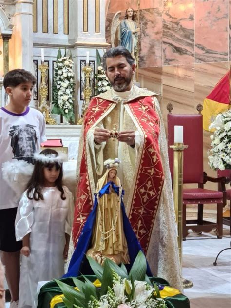 COROAÇÃO À NOSSA SENHORA E HOMENAGEM ÀS MÃES EM BELO HORIZONTE
