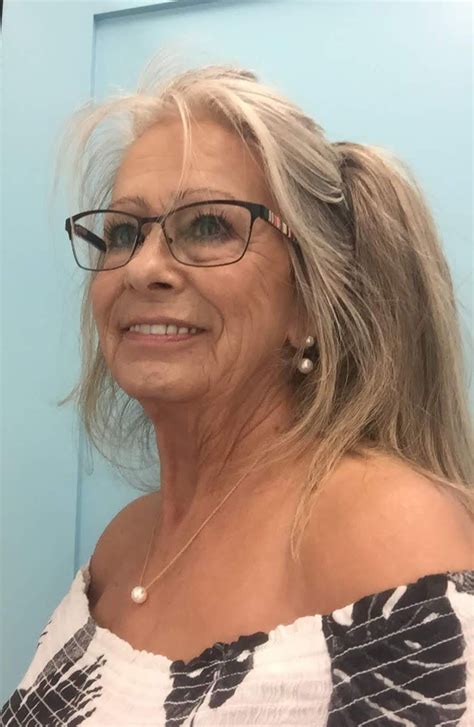 Long Hair Older Women Old Women Beautiful Women Over 50 Beautiful Old Woman Lovely Blonde