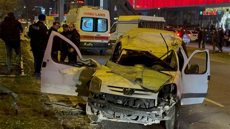 Samsun da otomobille hafif ticarı araç çarpıştı