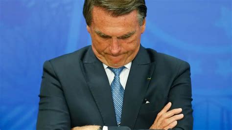 Bolsonaro é intimado pela PF a depor sobre trama golpista e diz que não