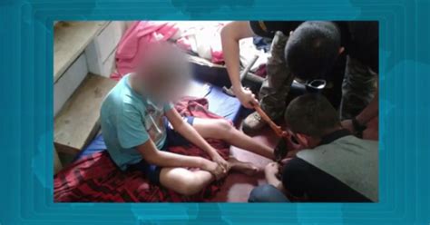 G1 Pai é preso por acorrentar em casa filho portador de deficiência