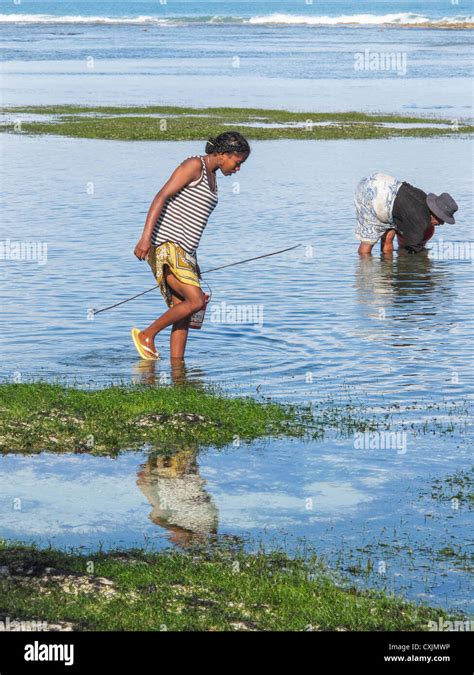 Jeunes Filles Malgaches Plage Banque De Photographies Et Dimages
