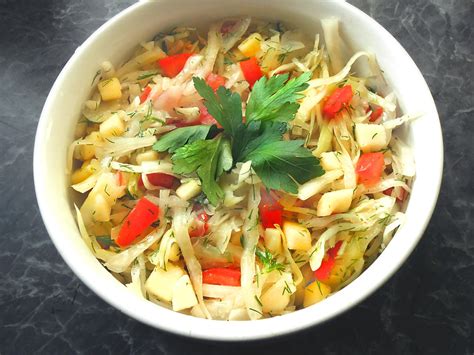 Fruchtiger Weißkrautsalat mit Tomate Rezept kochbar de