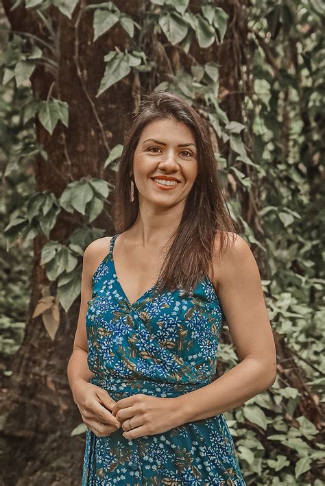 Olá Bem vinda Eu sou a Ju Duarte e meu objetivo é te ensinar