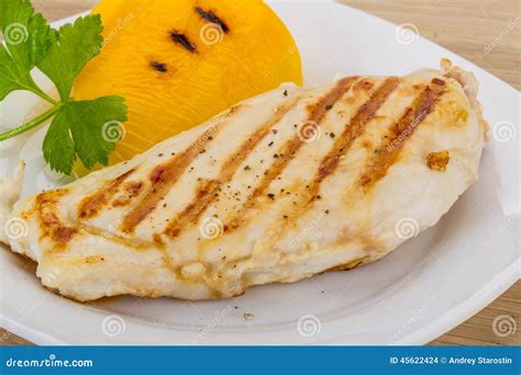 Pecho De Pollo Asado A La Parilla Foto De Archivo Imagen De Pimienta