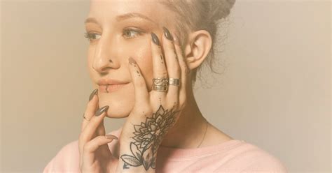 Tatuagens e piercings podem fazer mal à saúde