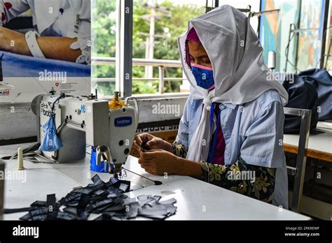 Garments Bangladesh Working Hi Res Stock Photography And Images Alamy
