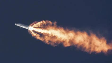 SpaceX S Starship World S Biggest Rocket Explodes During Test Flight