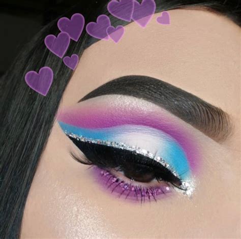 30 Cute Eye Makeup Looks To Recreate Glitter Liner Blue And Purple