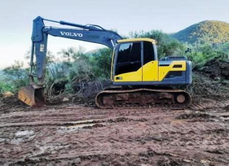 Escavadeira VOLVO EC140 Tratorex Tratores Máquinas e Equipamentos