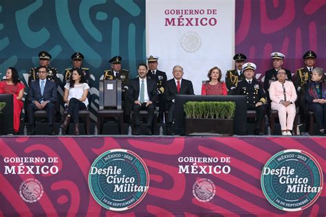 Desfile Cívico Militar conmemora el 213 Aniversario de la Independencia