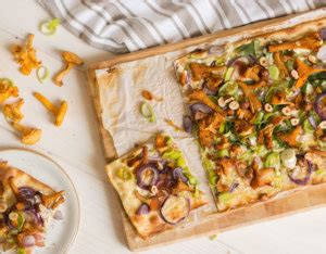 Knuspriger Flammkuchen mit Kräutern Tante Fanny
