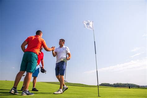 Dok D Polacy Je D Na Golfa Magazyn Golfowy Golf Roll