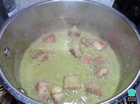 Sopa de frijol con cerdo Fácil