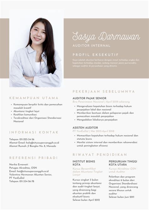 Gratis Contoh CV Akuntansi Keren Canva